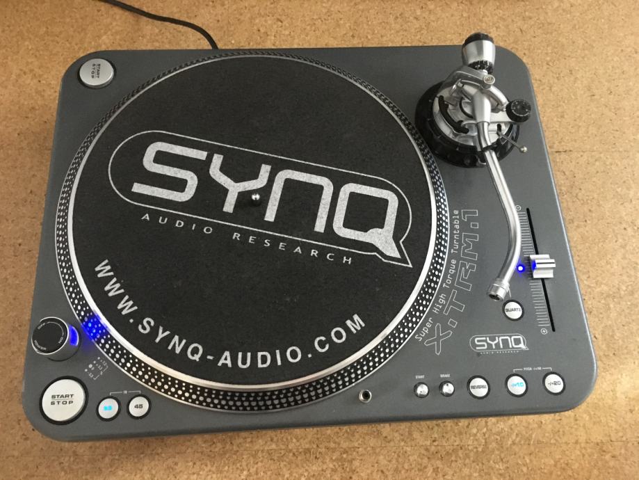 2 gramofona SYNQ XTRM-1