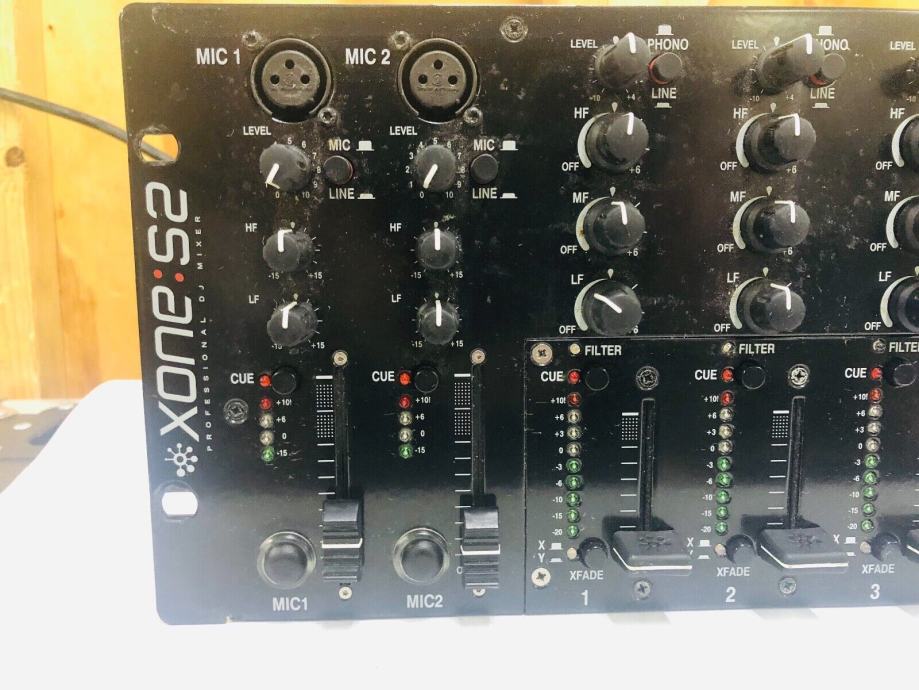 Allen & Heath XONE S2 profesionalni DJ klubski mixer
