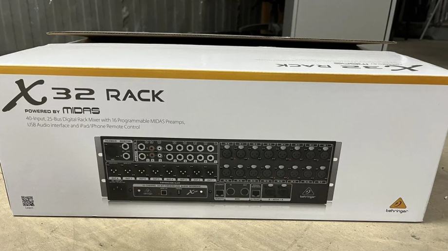 behringer X32 rack