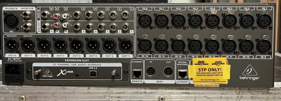 behringer X32 rack