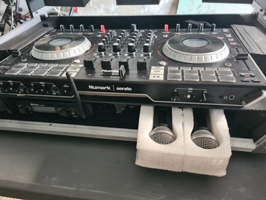 DJ kontroler Numark NS6/2 komplet