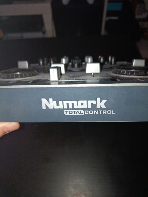 DJ kontroler Numark Total control