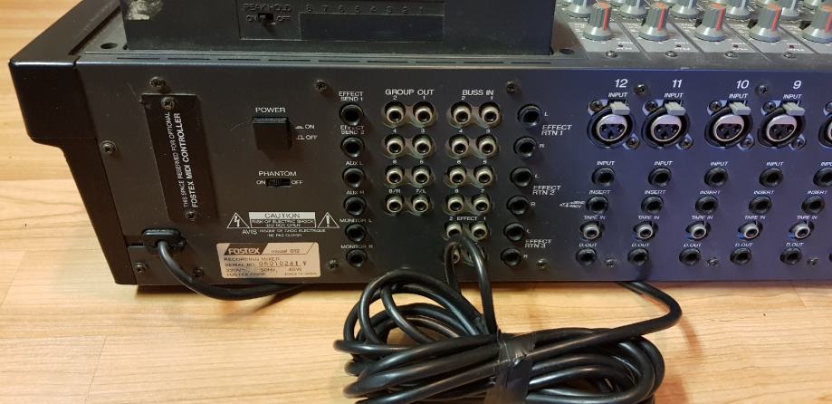 Mesalna miza FOSTEX model 812, 12 kanalna