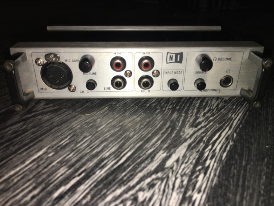 Native Instruments Audio 8 USB TRAKTOR zocna kartica