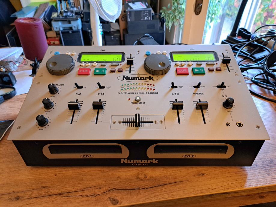 Numark CD MIX 1 (v okvari)