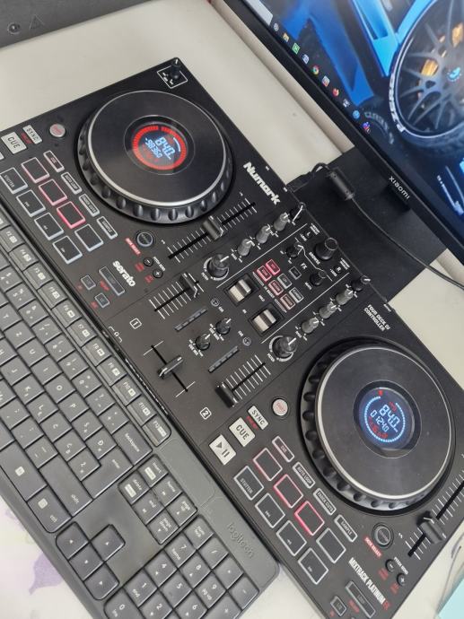 Numark Mixtrack Platinum FX SET DJ kontroler