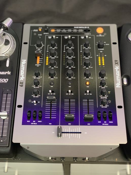 Numark TT500 & X9 Komplet D.J. Set Gramofona in Mixer