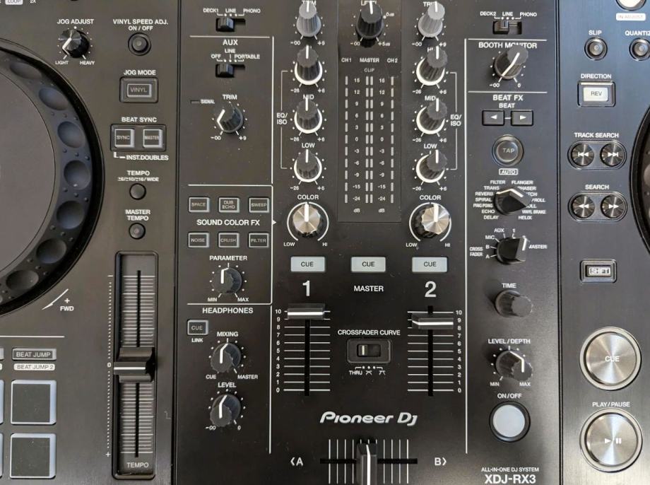 Pioneer XDJ-RX3 controller