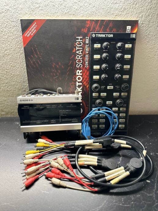 Traktor Audio DJ 8 + Kontroler X1 Mk1