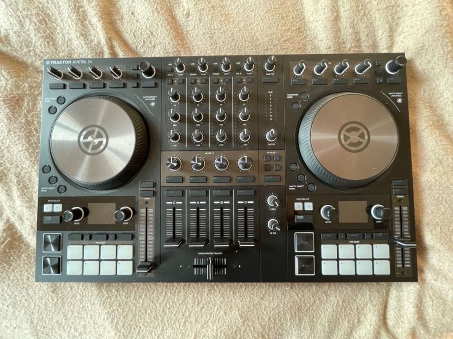 Traktor S4 MK3 s programom Decksaver