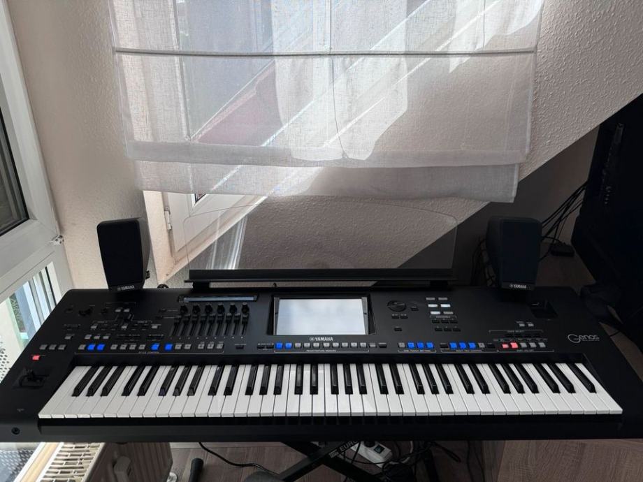 Yamaha Genos Keyboard z zvočnim sistemom GNS-MS01 + torba