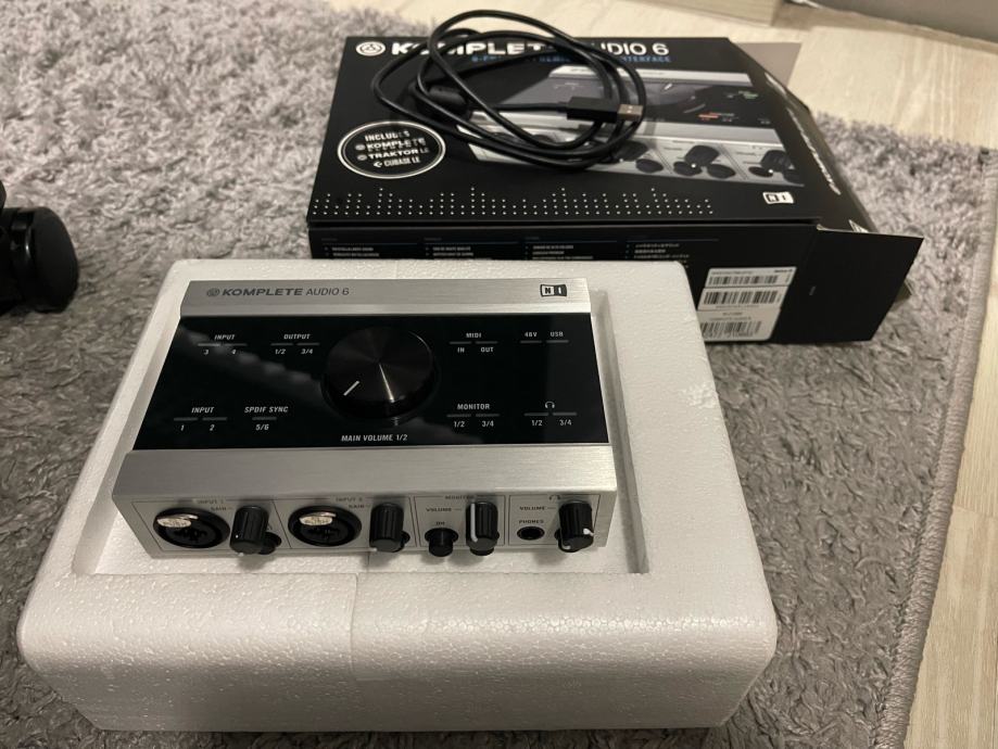 Zvočna studijska kartica NI Komplete Audio 6 mk1