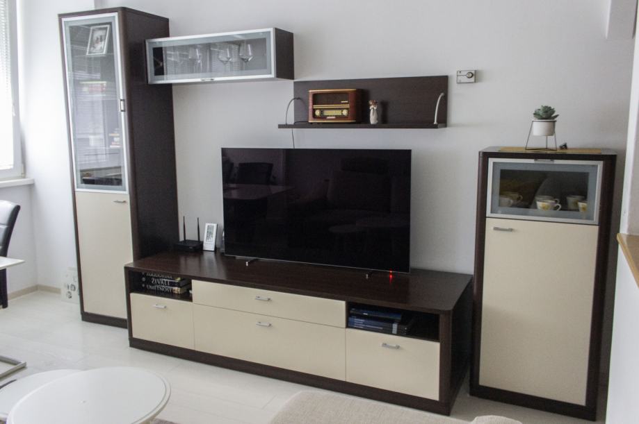 PRODAM ALPLES OMARE ZA DNEVNO SOBO