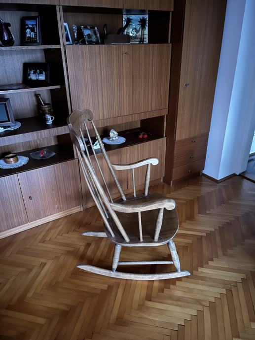 Stol gugalnik