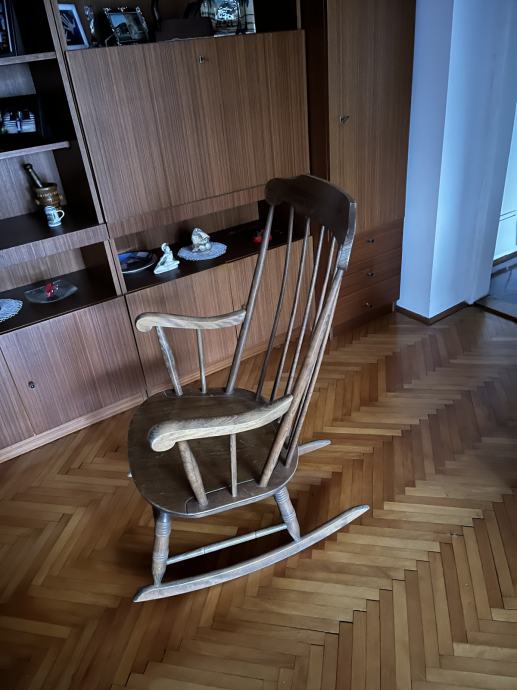 Stol gugalnik