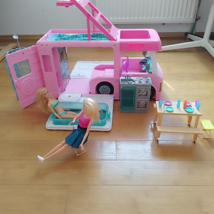 Barbie avtodom