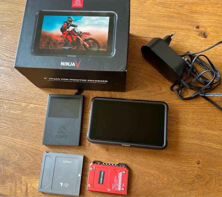 Atomos Ninja V field monitor snemalnik recorder SSD 512GB in H.265