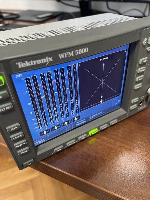 TEKTRONIX WFM 5000
