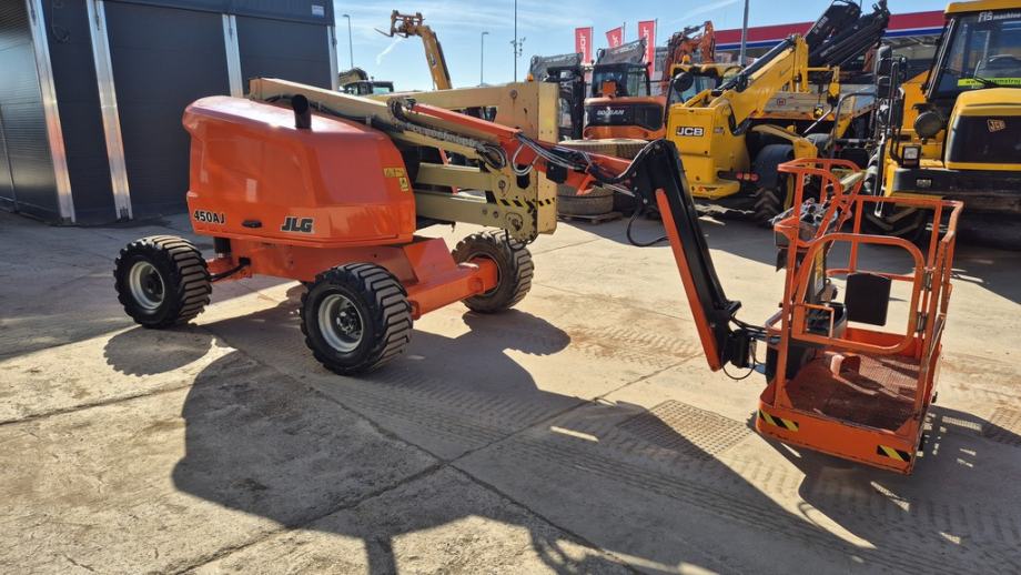 Dnevni NAJEM Teleskopska dvižna košara JLG 450AJ-16m