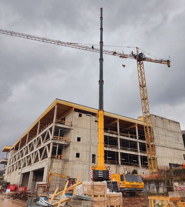 Stolpni gradbeni žerjav Potain SP125B