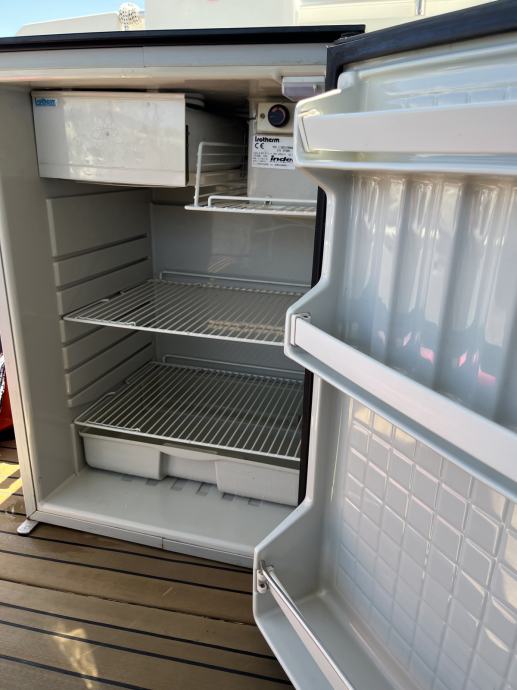 Kompresorski hladilnik z zmrzovalnikom 130l Isotherm