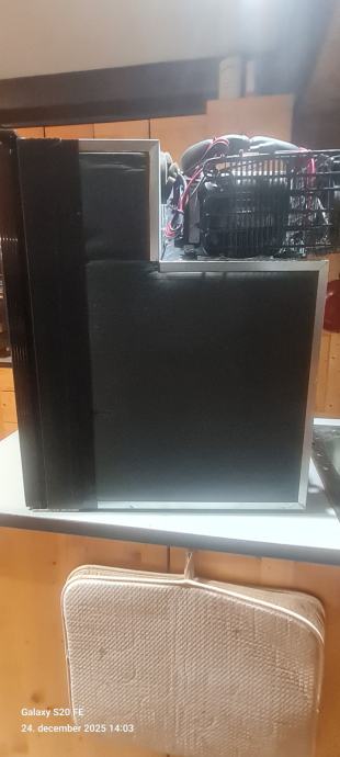 Isotherm CR85 hladilnik za čoln