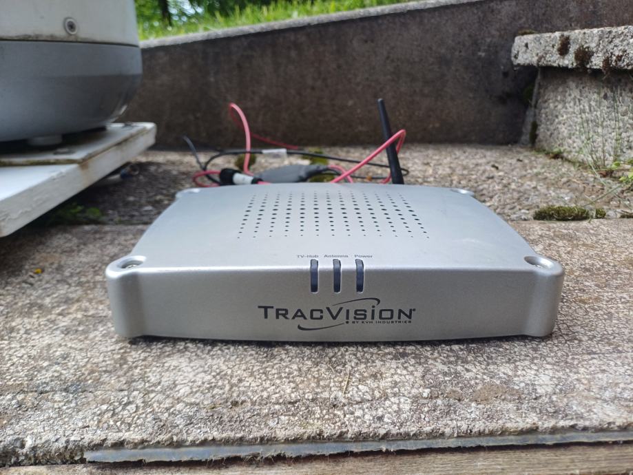 Satelitska antena KVH Tracvision TV3