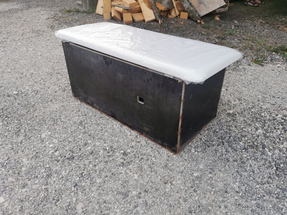 Zabojnik za čoln