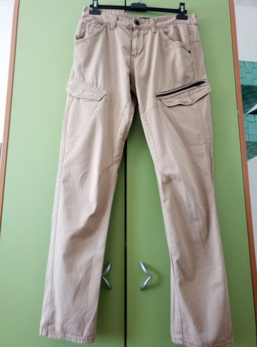 moške hlače C&A št M/L obseg pasu 86cm