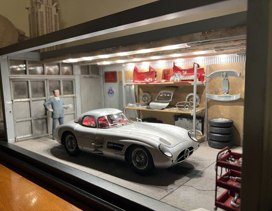 Avtorska diorama CMC 1/18 Rudolf Uhlenhaut Mercedes-Benz 300 SLR