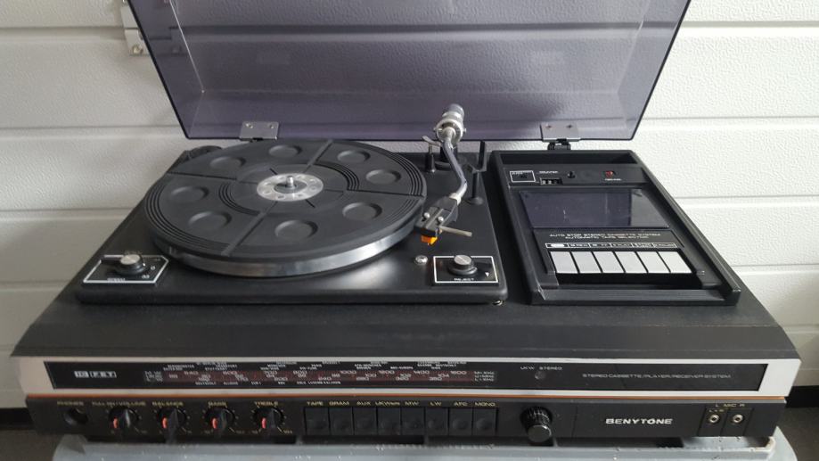 GRAMAFON KASETOFON IN RADIO,BENYTONE Model M9130L
