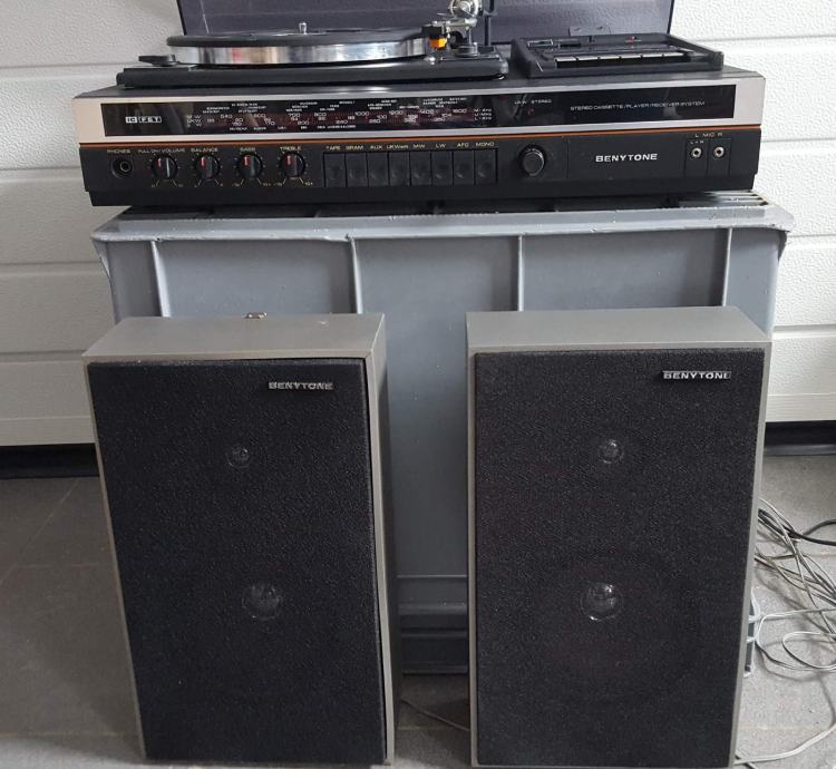 GRAMAFON KASETOFON IN RADIO,BENYTONE Model M9130L