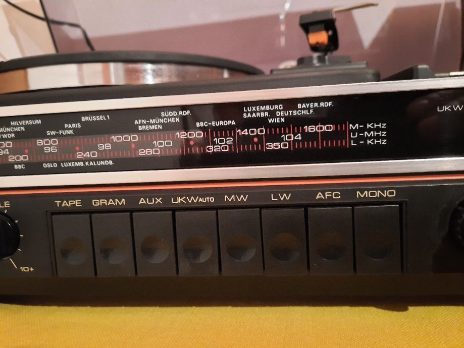 GRAMAFON KASETOFON IN RADIO,BENYTONE Model M9130L