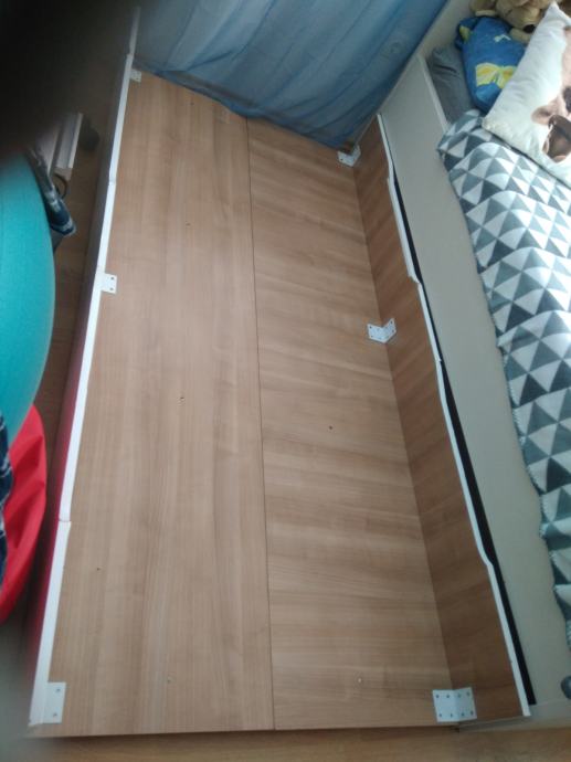 dodatno ležišče pod posteljo-izvlečni predal