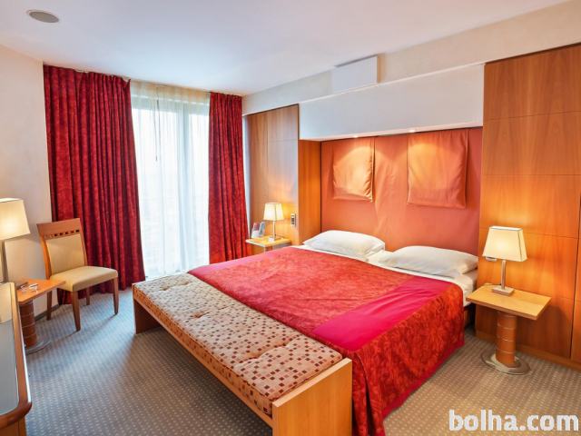 Hotelske sobe, kompletno pohištvo, postelje, omare,mize...