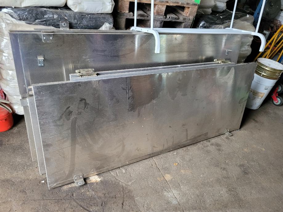 inox predelna stena z nihajnimi vrati