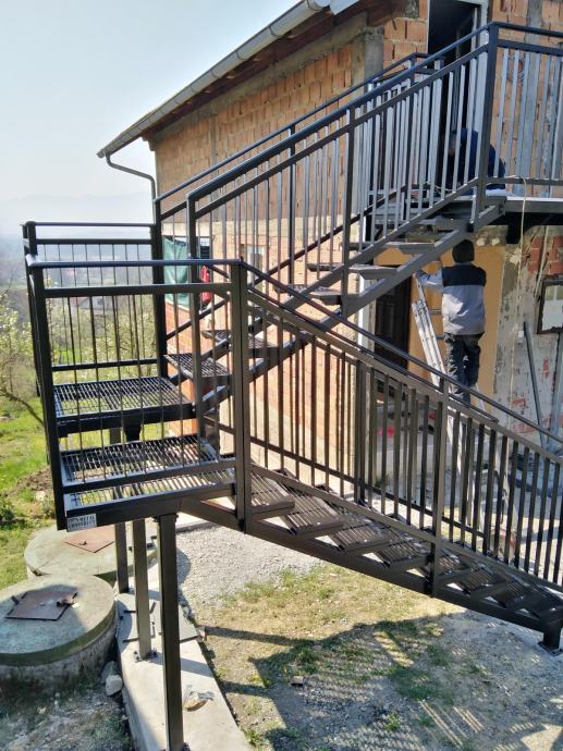 Jeklene kontrukcije,ključavničarska dela. Ograje,stopnice.strehe,