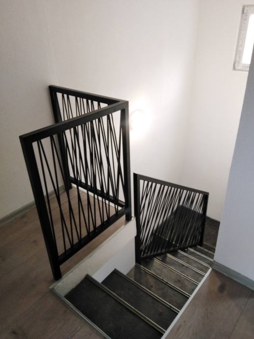 Jeklene kontrukcije,ključavničarska dela. Ograje,stopnice.strehe,