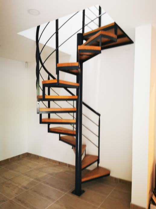 Jeklene spiralne stopnice
