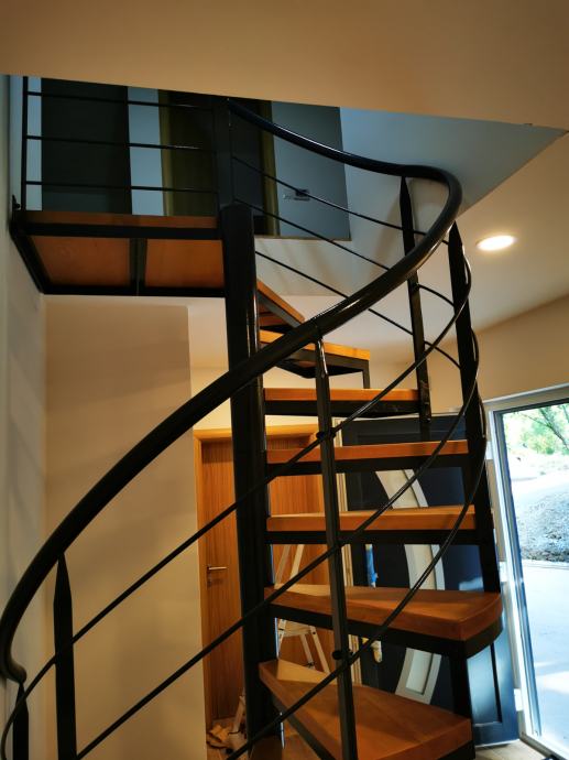 Jeklene spiralne stopnice