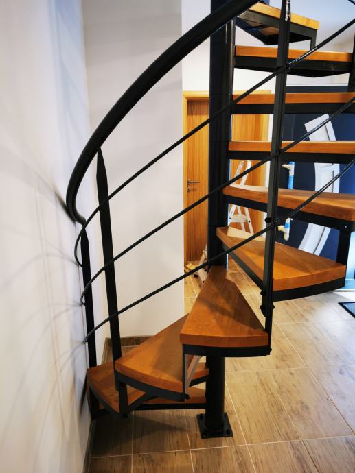 Jeklene spiralne stopnice