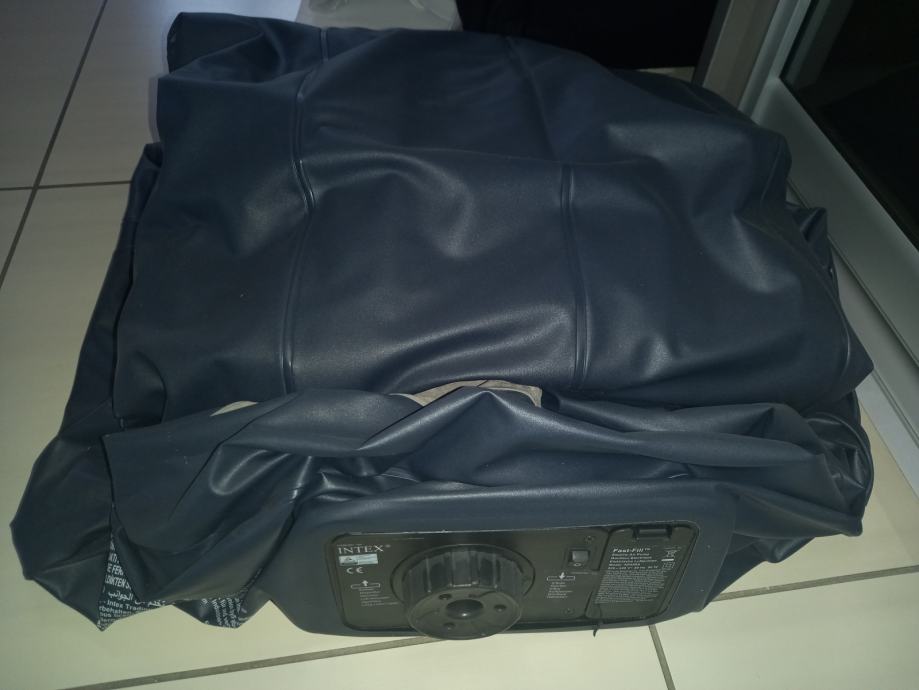 NAPIHLJIVA POSTELJA LEZISCE INTEX AP620A