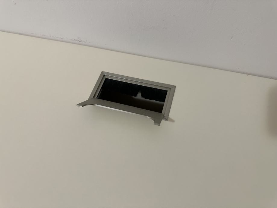 Pisalna miza (mizarsko delo)