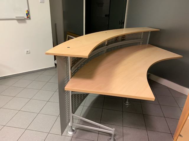 Pisarniški pult