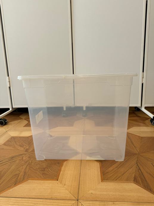 Plasticna skatla s pokrovom