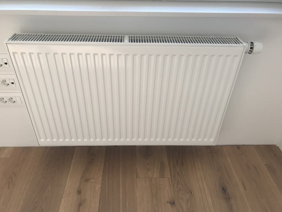 Prodam radiator 60x100 + termostatski ventil