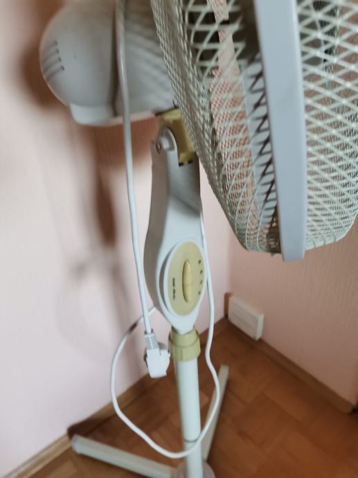 Prodam stoječi ventilator premera elise 40 cm