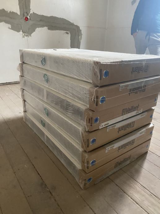 Radiatorji Vaillant 600 x 1000 (6kom)