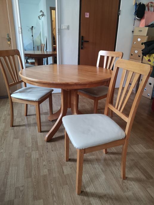 Raztegljiva masivna okrogla miza in trije stoli