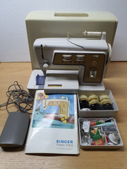 ŠIVALNI STROJ SINGER MODEL 700G